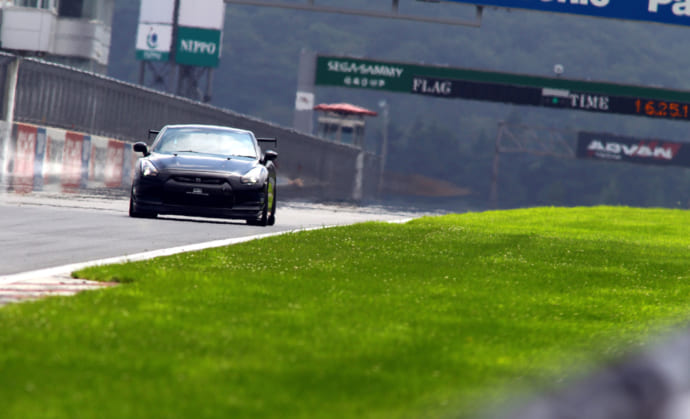 HKSが手がけた1000psを誇る究極のR35GT-R | AUTO MESSE WEB（オートメッセウェブ） 〜クルマを文化する