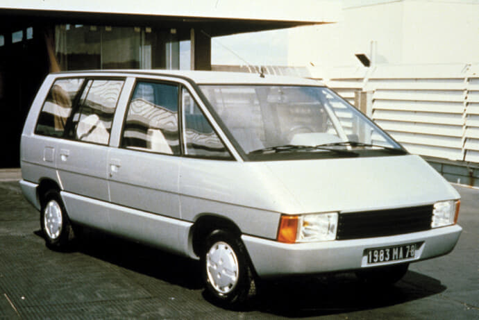 メーカー純正魔改造マシン「エスパスF1」でも話題に！ 先進的すぎたミニバン「ルノー・エスパス」が「欧州ベストセラー」を堅持する秘密とは ...