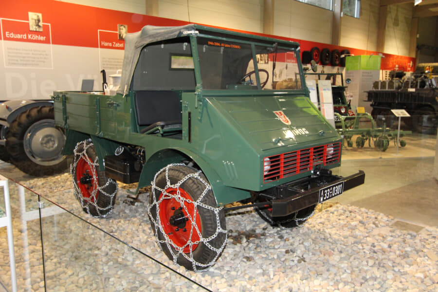 45度の坂も登れる！ 線路も走れる！ 草刈りもOK！ 世界最強の呼び声も高い「ウニモグ」ってどんなクルマ？ | ～カスタム・アウトドア・福祉 ...