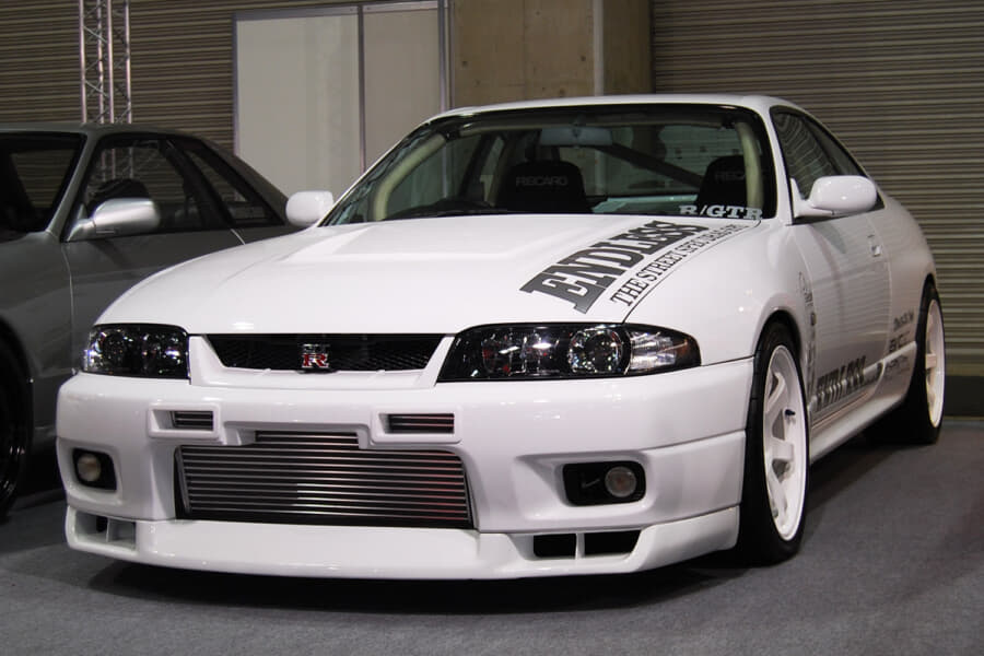 スカイラインR33「GT-R」でゼロヨンに燃えた青春！ 3年かけて8秒台をマークした「エンドレス」は欧州でも最強でした | ～カスタム ...