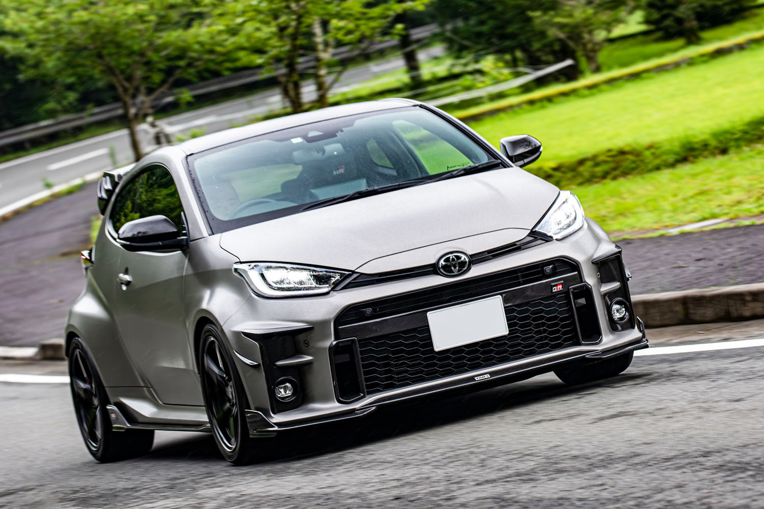 トヨタ「AE86」のレストアも「TOM’S」にかかれば異次元クオリティ！ レースカーのノウハウを生かしたボディにコンプリートエンジン…夢の1台 ...