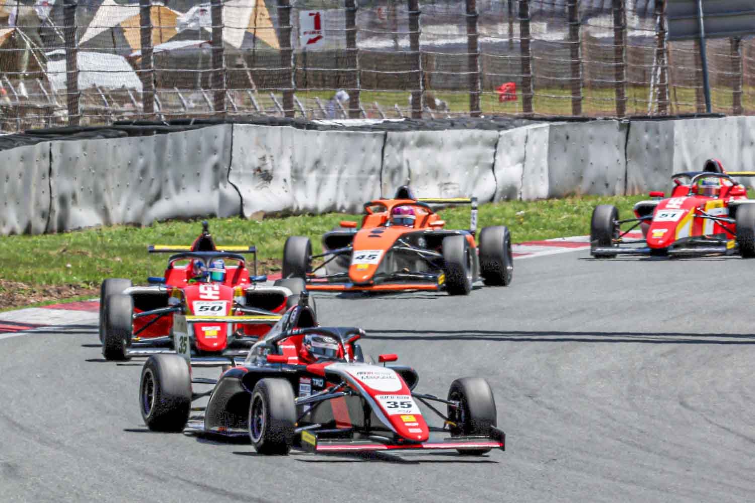 2024年のFIA-F4シリーズのシャシーは「童夢」から「東レ・カーボンマジック」へ！ 安全性が向上したニューマシン「MCS4-24」の特徴と ...