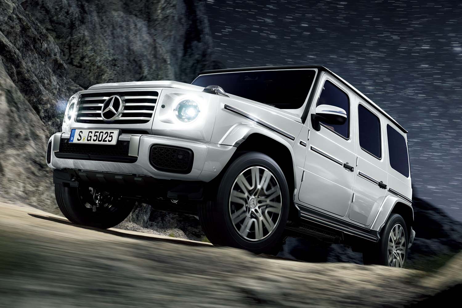 新型「Gクラス」が待望の日本デビュー！ ローンチエディションの「G 450 d」は2110万円、「G 63」は3080万円から…装備を解説します | AUTO MESSE WEB（オートメッセ ...