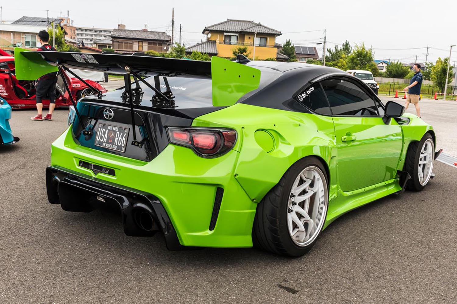 来日9年目にしてトヨタ「86」をターボのワイドボディ仕様にカスタム！ ボディはホンダ「S660」のライトグリーンにペイントしました | AUTO MESSE WEB（オートメッセウェブ ...
