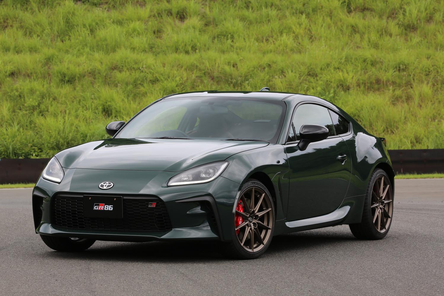 まだ間に合う!? 200台限定のトヨタ「GR86 Ridge Green Limited」受付中…「カローラレビンTE27」を彷彿とさせるグリーンは389万7000円から | AUTO ...