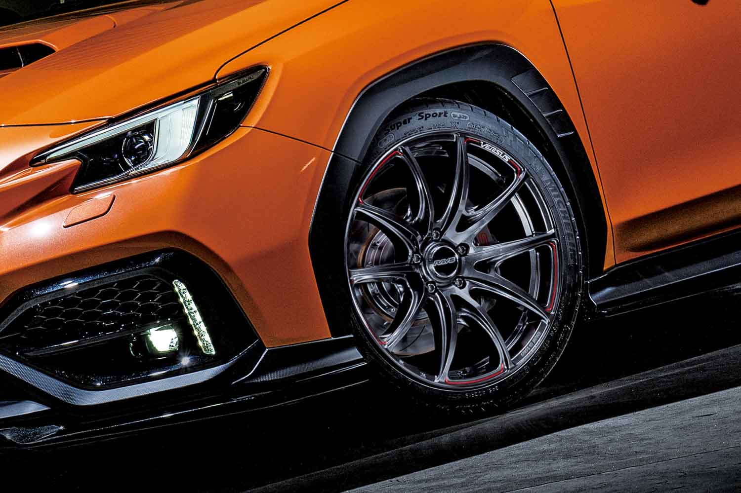 いまだけの限定色「グレイスゴールド」のレイズ「ベルサス VV21S」が誕生！ 超光輝調ゴールドが変幻自在に足元を演出〈PR〉 | AUTO MESSE WEB（オートメッセウェブ） 〜クルマを ...