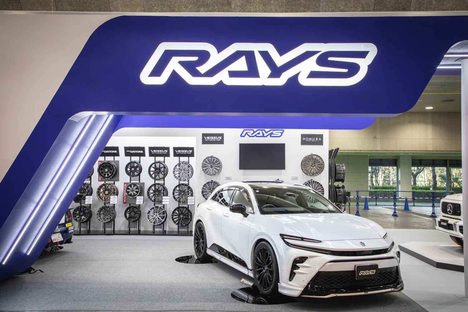 いまだけの限定色「グレイスゴールド」のレイズ「ベルサス VV21S」が誕生！ 超光輝調ゴールドが変幻自在に足元を演出〈PR〉 | AUTO MESSE WEB（オートメッセウェブ） 〜クルマを ...