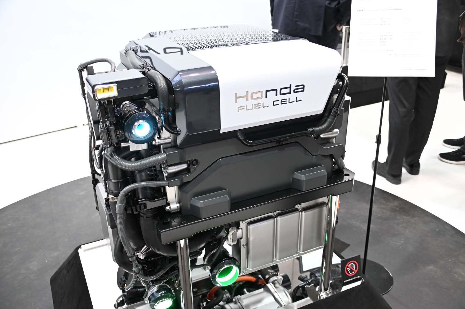 世界初公開！ ホンダが次世代「燃料電池モジュール」を展示。トヨタは「第3世代FCシステム」をお披露目…FCEVの未来とは | AUTO MESSE WEB（オートメッセウェブ） 〜クルマを文化する