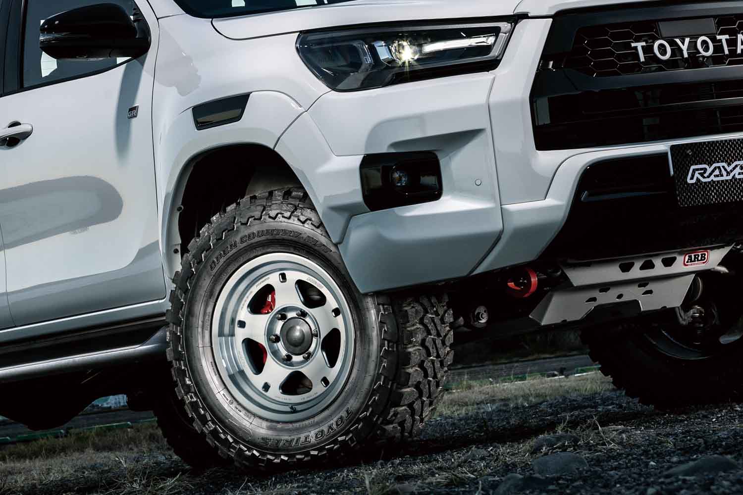 上品な超高輝調ゴールドをまとったレイズ「ベルサスVV21S」誕生！ 限定カラーだからこそ立体的な造形が際立つ美しさはワンランク上の高級スポーツモデルにぴったり〈PR〉 | AUTO MESSE ...