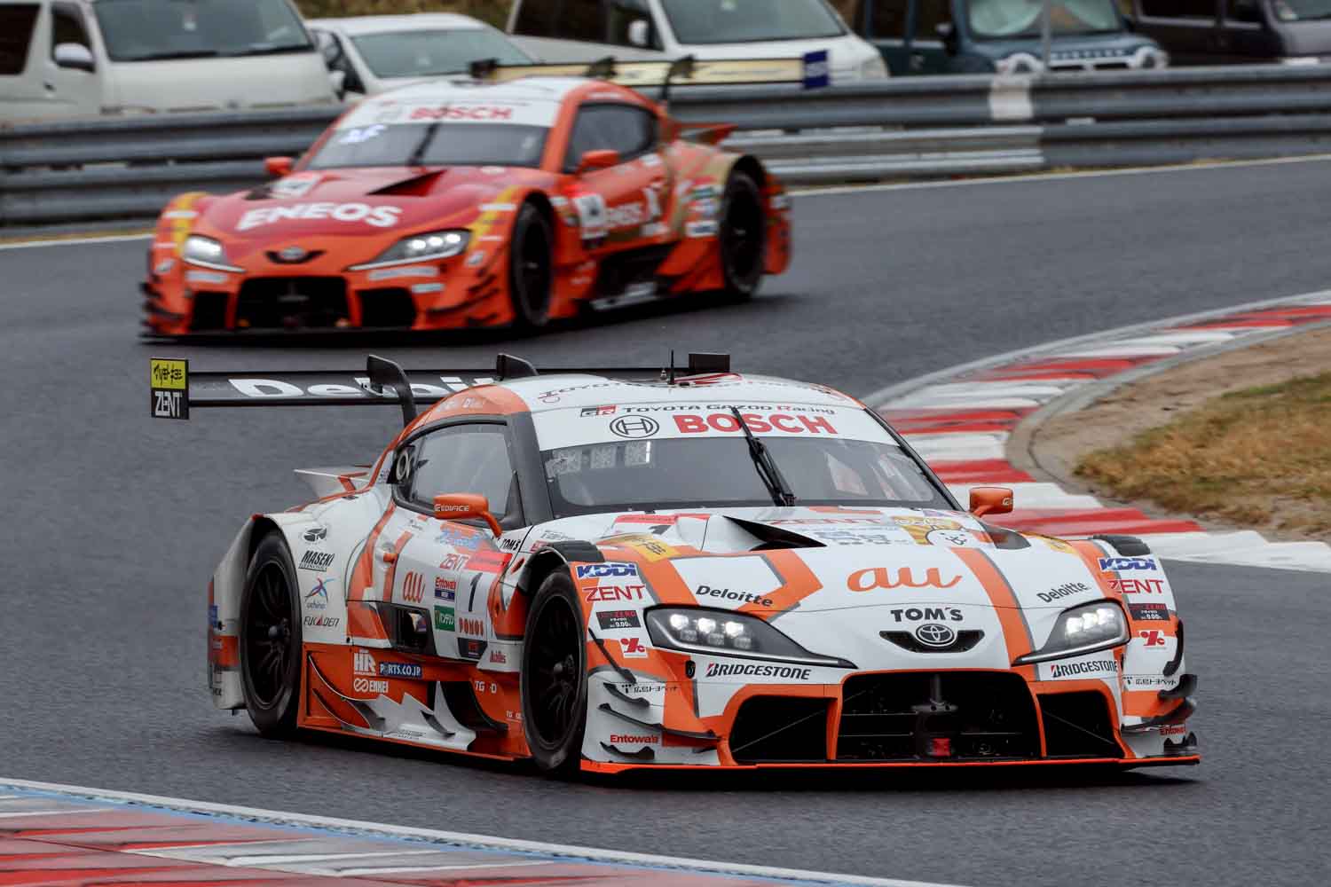 クラッシュの予感…雨で始まったSUPER GT 2025年シーズンのGT500クラスを制したのは「TGR TEAM au TOM’S」昨年から ...