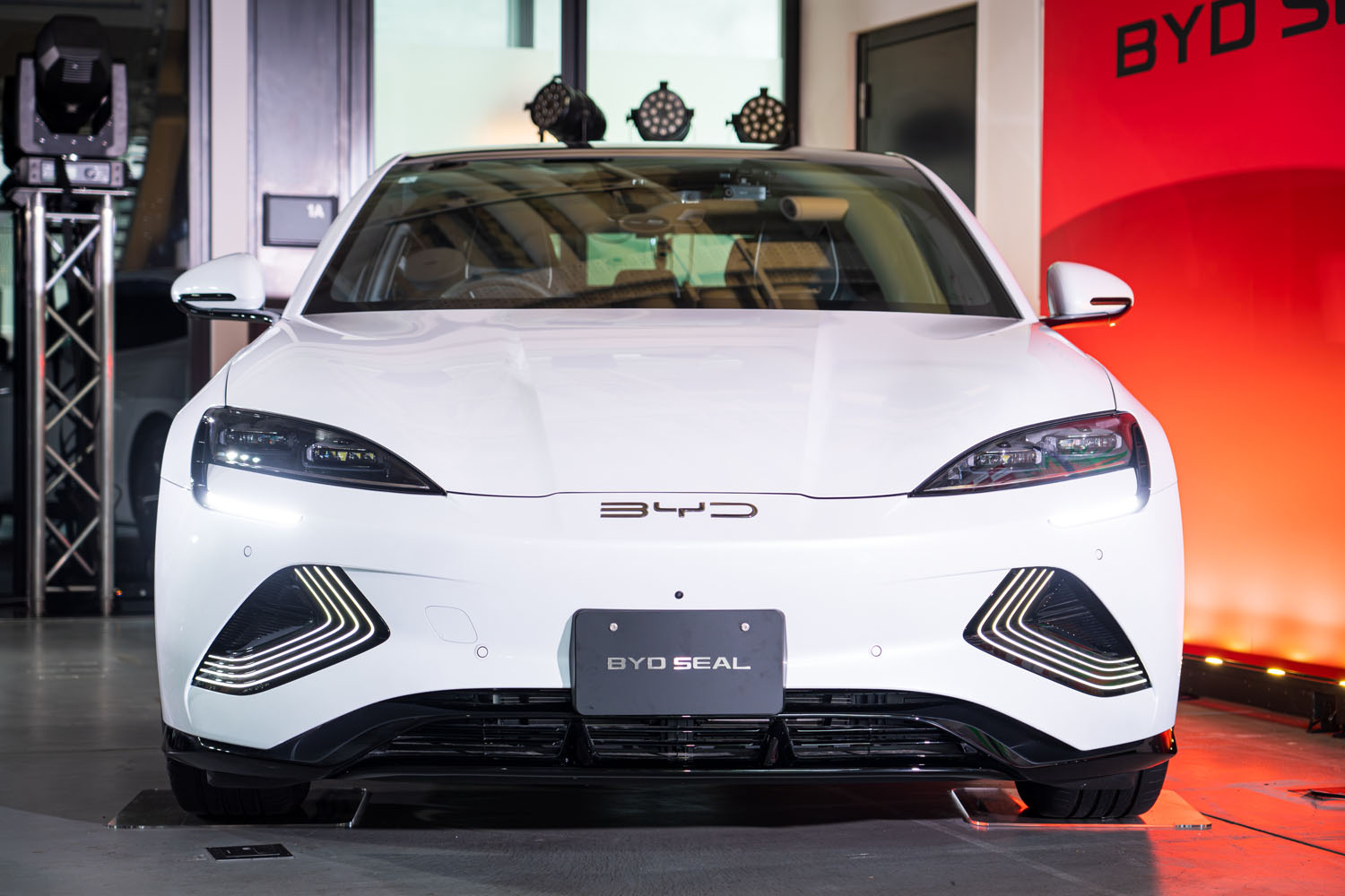 BYDが「プラグインハイブリッド」を日本市場に投入！ さらにEVバスだけでなくEVトラックも…国内100拠点を2025年内に目指す | AUTO MESSE WEB（オートメッセウェブ ...