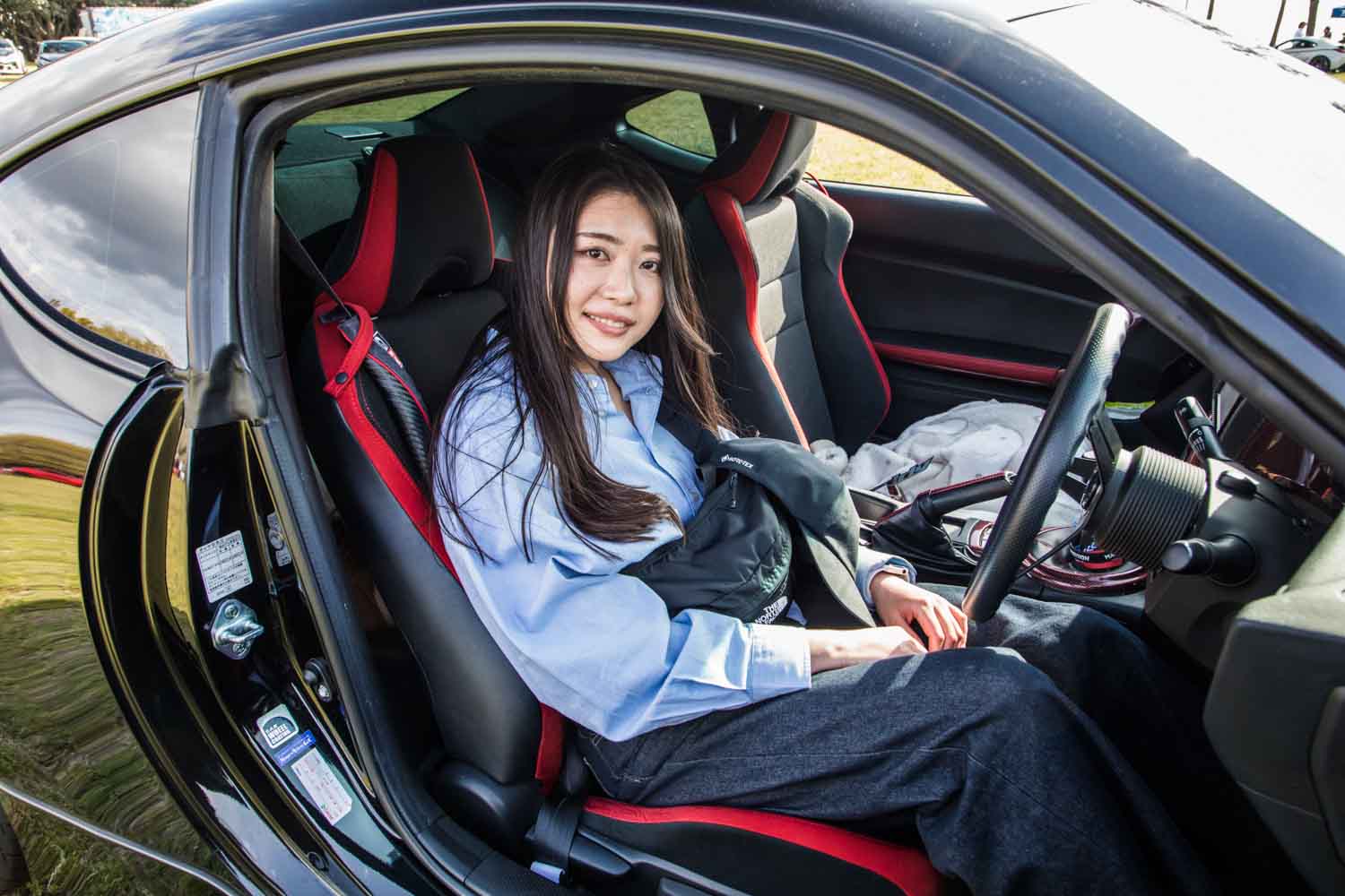 彼女のトヨタ「86」はマニュアル限定解除をして購入！女性オーナーが語る“渋い86”の美学 | AUTO MESSE WEB（オートメッセウェブ） 〜クルマを文化する