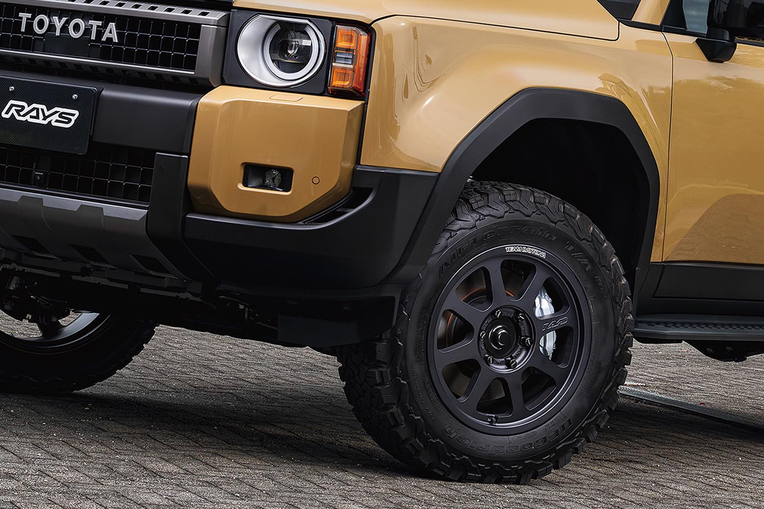 トヨタ「ハイエース」の足元はレイズ「チームデイトナ」でキメろ！ レンコン系ホイール「D9／D9 SPEC-M」に注目です〈PR〉 | AUTO MESSE WEB（オートメッセウェブ ...