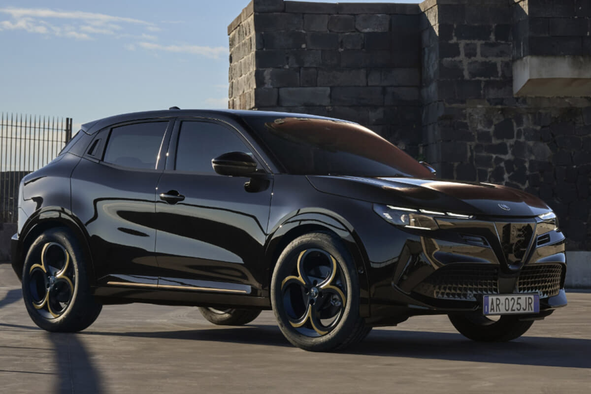 【画像ギャラリー】イタリアの情熱を象徴する特別仕様車シリーズのラスボス登場！渋くて高貴なアルファ ロメオ「JUNIOR Ibrida ...